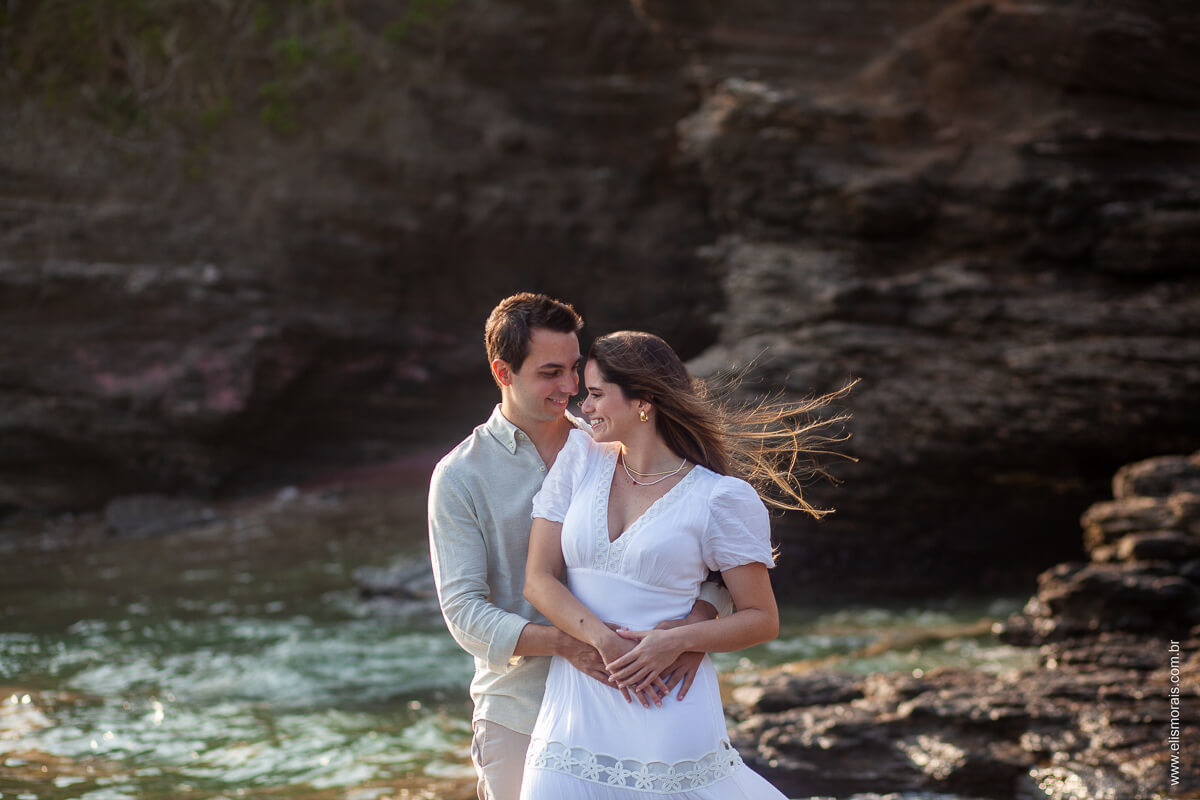 Ensaio fotográfico Casal na praia Pré Wedding em Búzios RJ