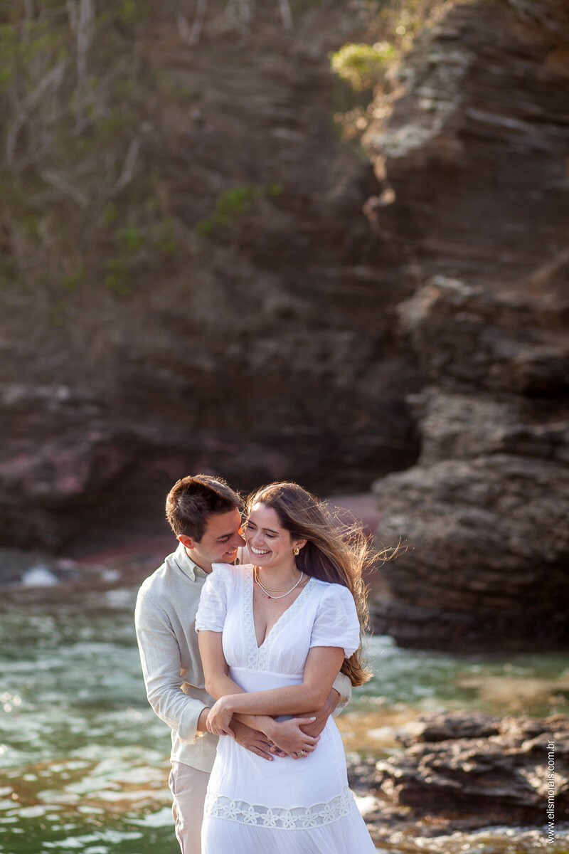 Ensaio fotográfico Casal na praia Pré Wedding em Búzios RJ